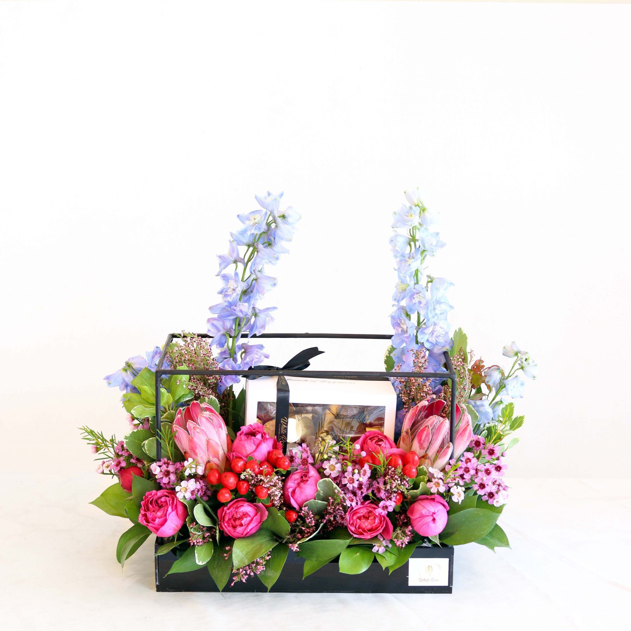 Infinite chocolate stand - White Rose Flowers