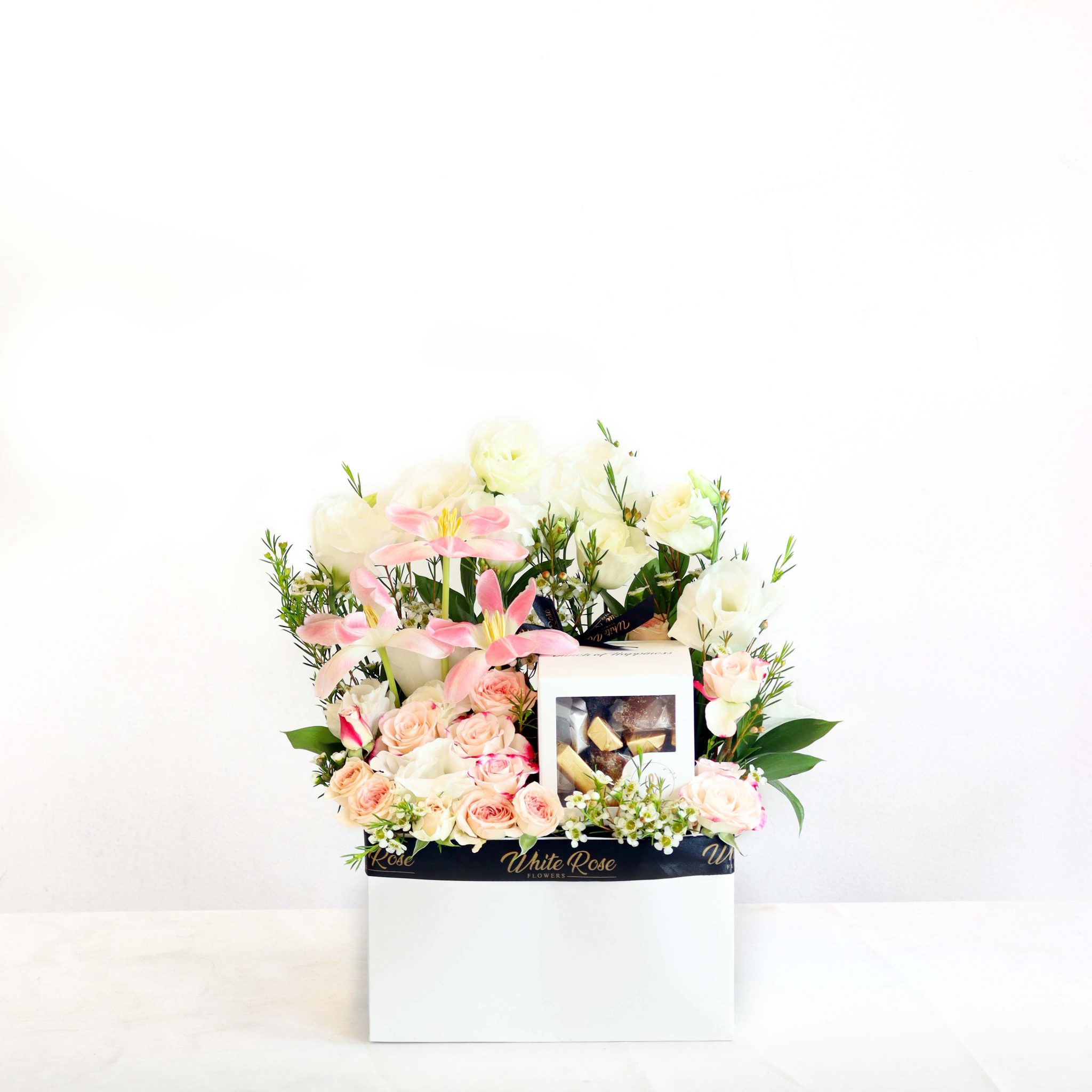 Precious chocolate box - White Rose Flowers