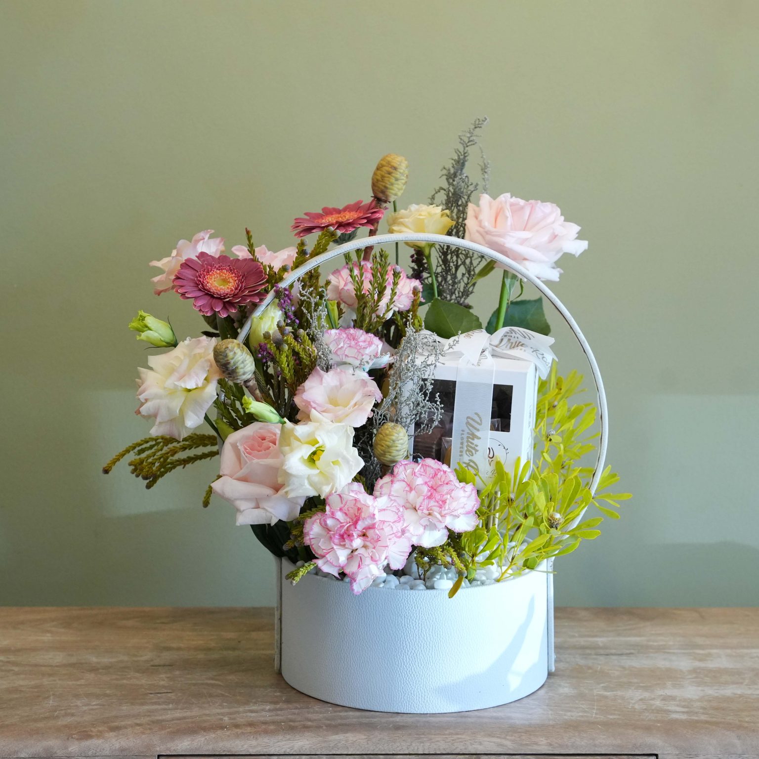 Flower Shop in Abu Dhabi - # No.1 Florist in UAE - White Rose Flowers